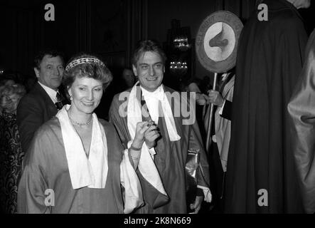 Oslo 8. Dezember 1985. Prinzessin Sonja wird zum Ritter des ehrwürdigen ...