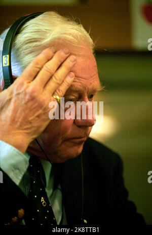 Oslo 19960514 Comedian Arve Opsahl wird 75 und wird im NRK Radio ...