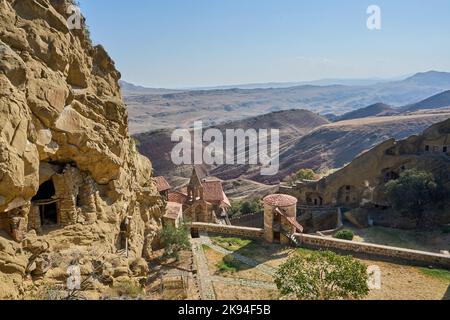 Höhlenkloster und Klosteranlage Dawit Garedscha, David Gareja, am Berg ...