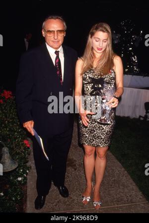 Dennis Hopper und Katherine La NASA bei Sammy Davis, Jr.'s Funeral ...