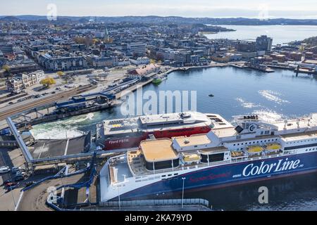 Kristiansand 20210507. Fjordline's neuer Katamaran Fjord FSTR dockt zum ...