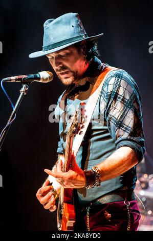 Aaron Bond an Gitarre und Gesang Stockfotografie - Alamy