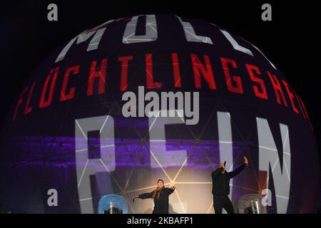 Das deutsche Rap-Duo Zugezogen Maskulin tritt bei der öffentlichen Show ...
