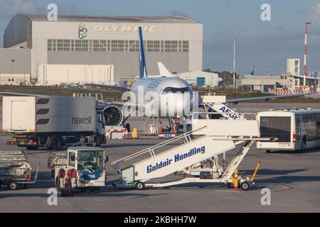 Ein nagelneues Airbus A320neo-Flugzeug mit dem neuen Logo und der ...
