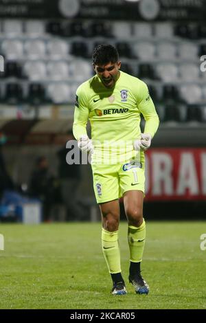 CS Maritimo Torwart Amir Abedzadeh im Einsatz während des Liga-Nos ...