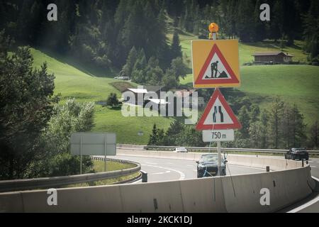 Ein Blick von der Brennerautobahn mit Durchfuhr von Fahrzeugen. Am 19 ...