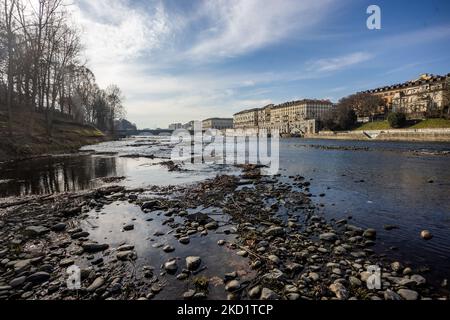 Der Fluss Po in Turin durch das historische Zentrum der Stadt und Sie ...
