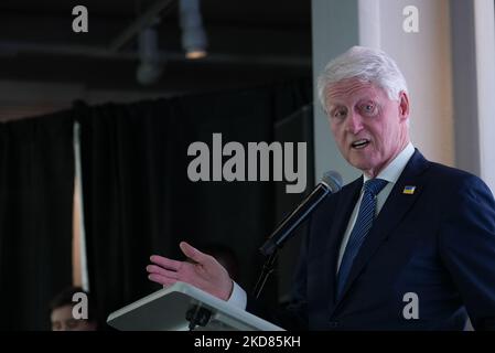 Der ehemalige Präsident Bill Clinton präsentiert am 21. April 2022 im ...