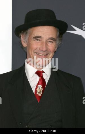 LOS ANGELES - NOV 5: Mark Rylance, Taylor Russell beim AFI Fest - Bones ...