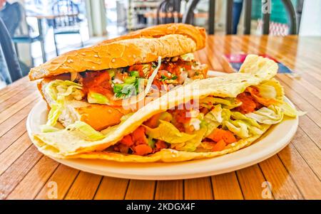 Typische mexikanische Gerichte Tortas Tacos Empanadas und Tamales in El ...