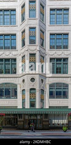 Das Gebäude Halle (ursprünglich Pope Building) wurde in drei Stufen ...