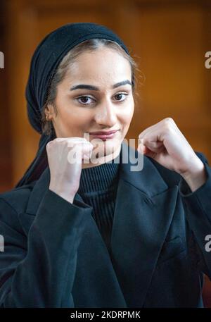 Safiyyah Syeed, der König Charles III. Bei einem Empfang mit jungen ...