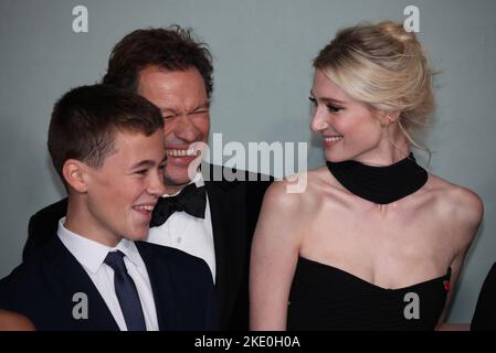 London, Großbritannien. Senan West, Elizabeth Debicki und Dominic West ...