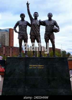 United Trinity Statue vor dem Manchester United Football Club Stadium ...