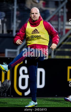 EMMEN, NIEDERLANDE - 12. NOVEMBER: Davy Klaassen von Ajax, Steven ...