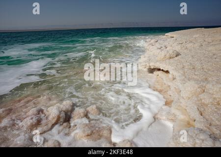 Das Tote Meer, Jordanien. Im Toten Meer gibt es nichts lebendiges. Über ...