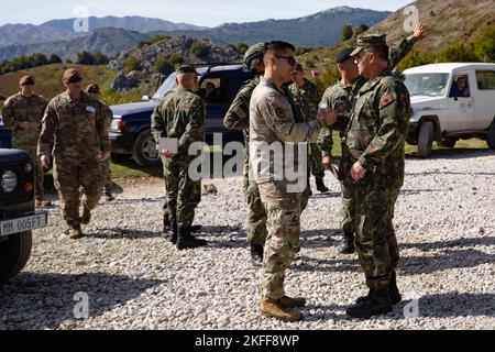 Albanischer Verteidigungschef, Brig. General Arben Kingji und LT. Col ...