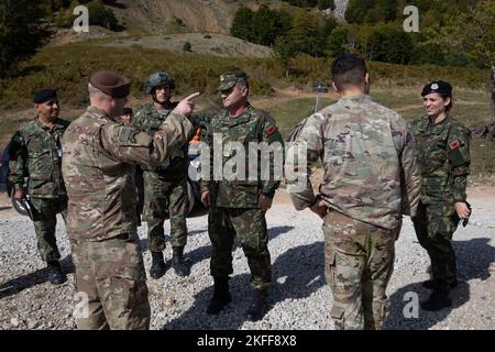 Albanischer Verteidigungschef, Brig. General Arben Kingji und LT. Col ...