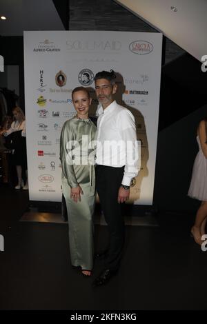 Isabel Edvardsson mit Ehemann Marcus Weiß bei der Haute Couture ...