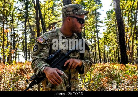 Soldaten der US-Armee, die dem Infanterie-Regiment 113. zugewiesen ...