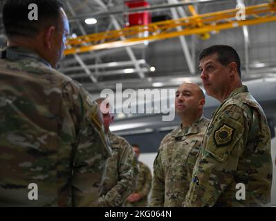 Generalmajor Andrew Gebara, Right, 8. Air Force und Joint-Global Strike ...