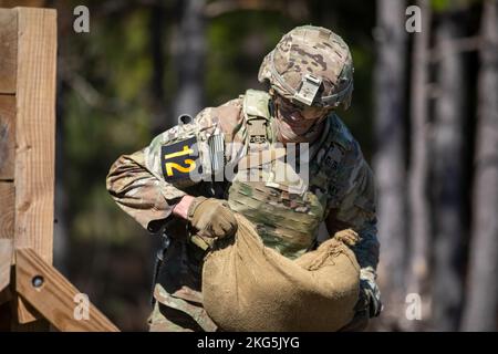 Sgt. Drake Turner von Squad 12, stellvertretend für das U.S. Army ...