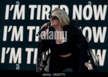 SOUTHSEA, ENGLAND: Rebecca Lucy Taylor aka Self Esteem tritt am 1. Tag ...