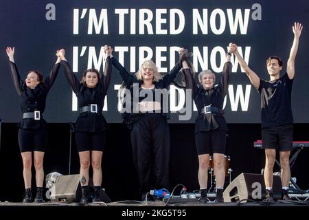 SOUTHSEA, ENGLAND: Rebecca Lucy Taylor aka Self Esteem tritt am 1. Tag ...