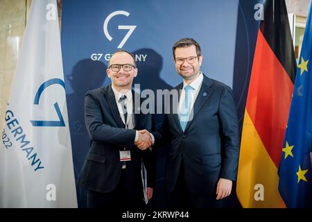(RL) Marco Buschmann (FDP), Bundesminister für Justiz, und Hiroaki ...