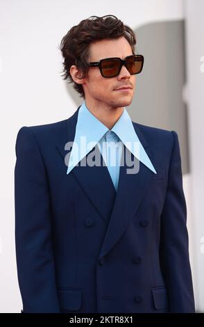 (KIKA) -Â Venezia 79: Der rote Teppich der Knochen und alles auf dem ...