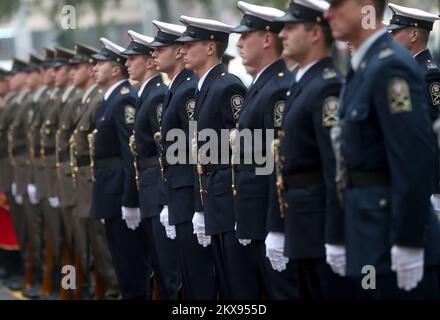 07.11.2018. Zagreb, Kroatien - kroatischer Verteidigungsminister Damir ...