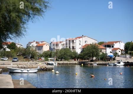 Das Bild zeigt den Alltag in Raslina, in Raslina, Kroatien, september 4 ...