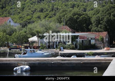 Das Bild zeigt den Alltag in Raslina, in Raslina, Kroatien, september 4 ...