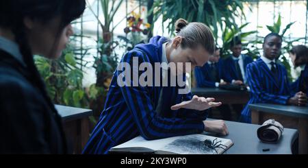 MITTWOCH, von links: Jenna Ortega, Moosa Mostafa, "Ein Mord an Leiden ...