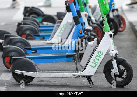 Das Bild zeigt die Selbstbedienungs-Elektroroller, die Entwicklung ...