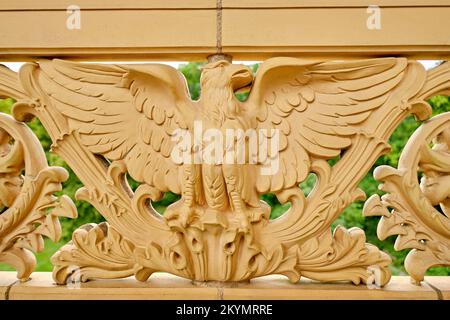 Preußischer Adler in Ziegelstein, Attika des Belvedere auf dem ...