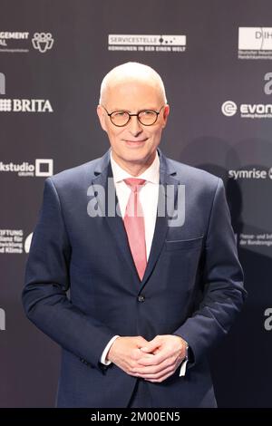 Hamburg, Deutschland. 02.. Dezember 2022. Die Schauspieler Johannes ...