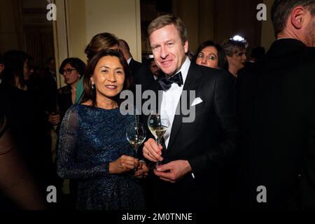 Mailand, Italien 07/12/2022, Kaori Zipse , Oliver Zipse Premiere in La ...