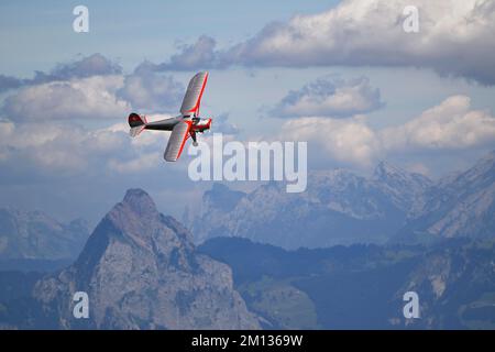Oldtimer-Flugzeug, Luscombe Silvaire, HB-Dux, im Flug, Stanserhorn ...