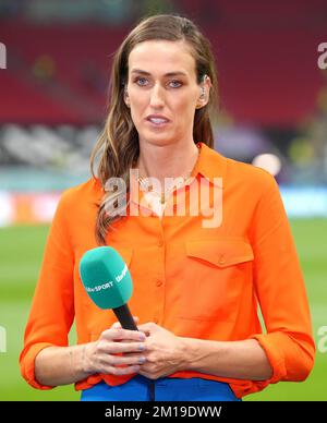 Die ehemalige englische Spielerin Jill Scott (rechts) wird während ...