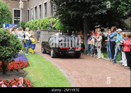 20150620 - SINT-TRUIDEN, BELGIEN: Jasmien und Simon Mignolet fahren ...