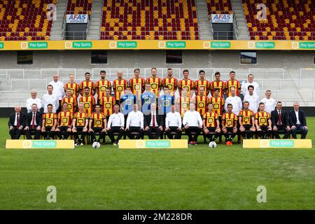 (Obere Reihe L-R): Logistic Marc Bols, Jules Van Cleemput, Ahmed El ...