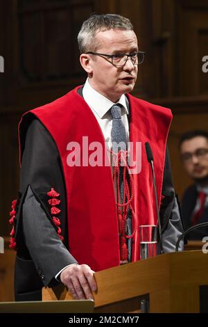 REKTOR Luc Sels UND Journalist Martin Wolf VON KU Leuven, gefilmt ...
