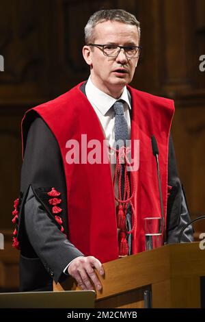 REKTOR Luc Sels UND Journalist Martin Wolf VON KU Leuven, gefilmt ...