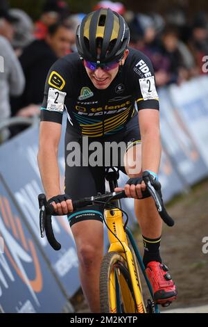 Belgian Yentl Bekaert crosses the finish line at the junior's race of ...