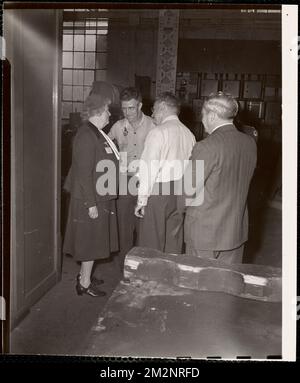 Edith Nourse Rogers mit Arsenal-Männern, Armories, Ordnanzindustrie ...