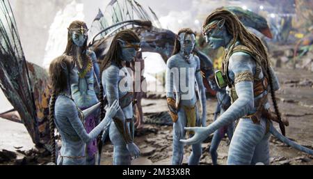 (L-R): Neteyam (Jamie Flatters), Neytiri (Zoe Saldana), Lo’ak (Britain ...