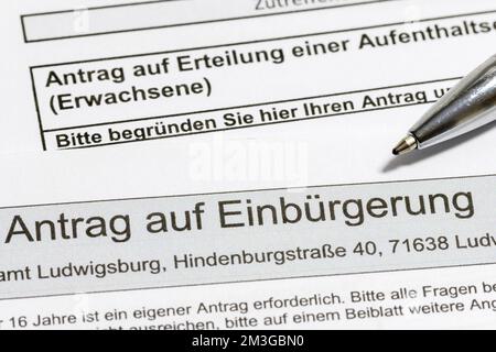 Antrag auf Einbürgerung, Aufenthaltstitel, Formular, Biros Stockfotografie - Alamy