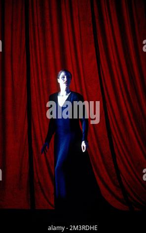 Kristine Ciesinski (Lady Macbeth) in MACBETH an der English National ...