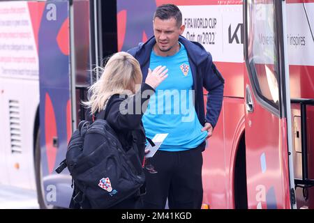 Dejan Lovren aus Kroatien wird gesehen, wie er das Hilton Dona Hotel ...